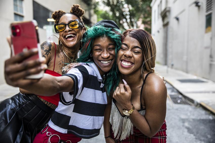 16 Friendship Poses That Show Off Your Bond | LoveToKnow