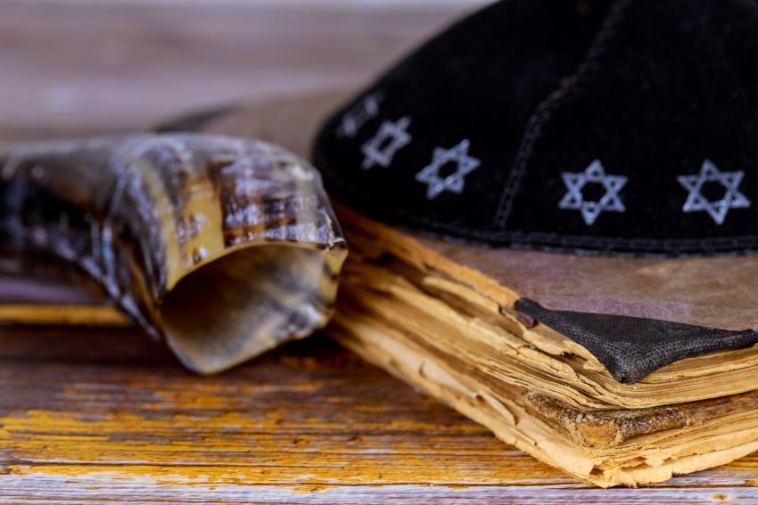 Rosh Hashanah Traditions to Make This New Year the Sweetest | LoveToKnow