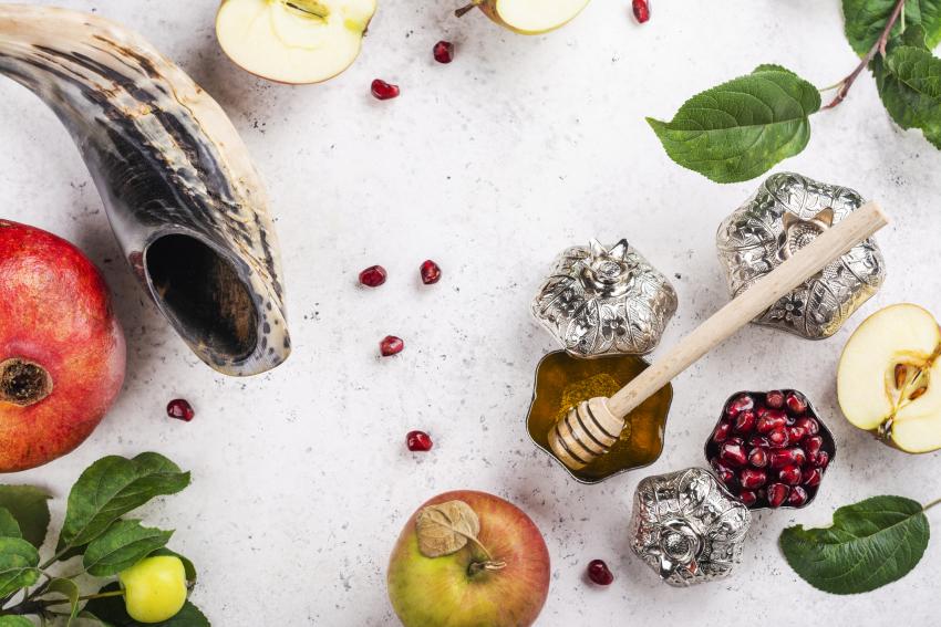 Rosh Hashanah Traditions to Make This New Year the Sweetest | LoveToKnow