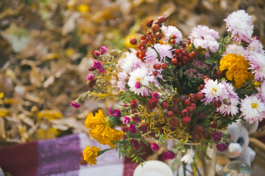 12 Fall Flower Arrangements & Tips for Using Autumn Florals | LoveToKnow
