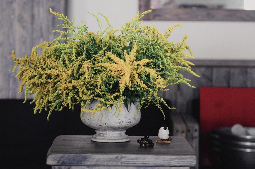 13 Front Porch Fall Planter Ideas for Effortless Autumn Style | LoveToKnow