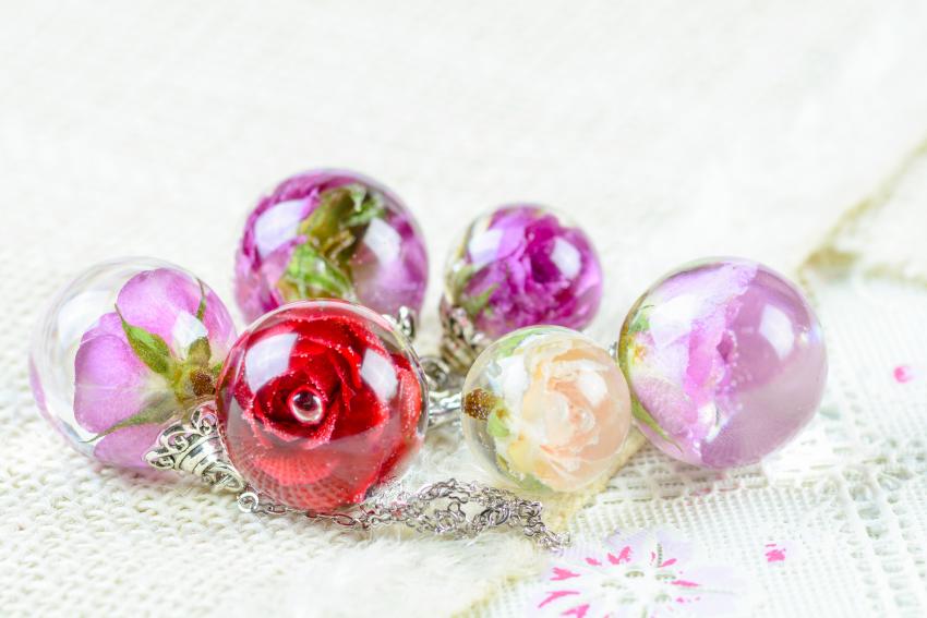 8 Creative Ways to Transform Rose Petals Into Something Amazing ...