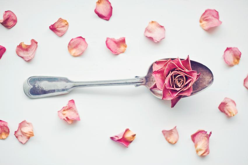 8 Creative Ways to Transform Rose Petals Into Something Amazing ...