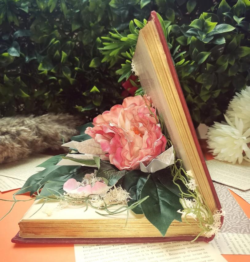10 Creative & Crafty Ways to Decorate With Vintage Books | LoveToKnow