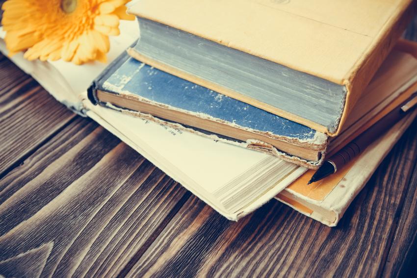 10 Creative & Crafty Ways to Decorate With Vintage Books | LoveToKnow