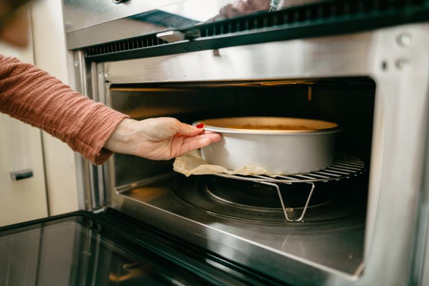 6 Hilarious Thanksgiving Day Disasters & How We Recovered | LoveToKnow