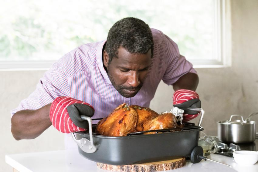 6 Hilarious Thanksgiving Day Disasters & How We Recovered | LoveToKnow
