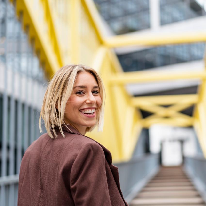 12 Must-Try Selfie and Profile Picture Ideas for Showing Your Best Self ...