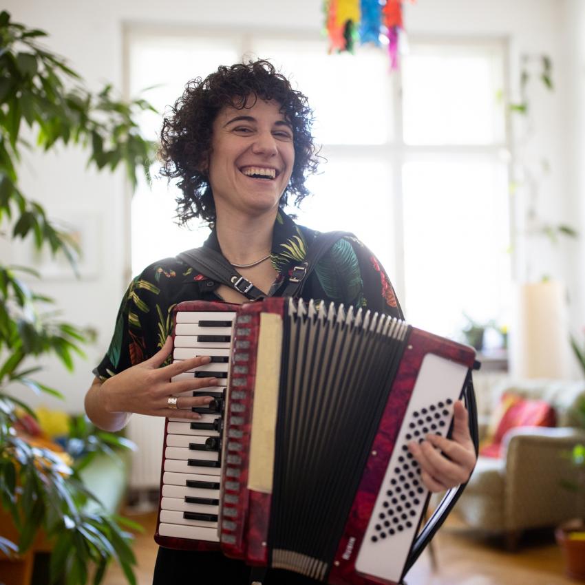 12 Must-Try Selfie and Profile Picture Ideas for Showing Your Best Self ...