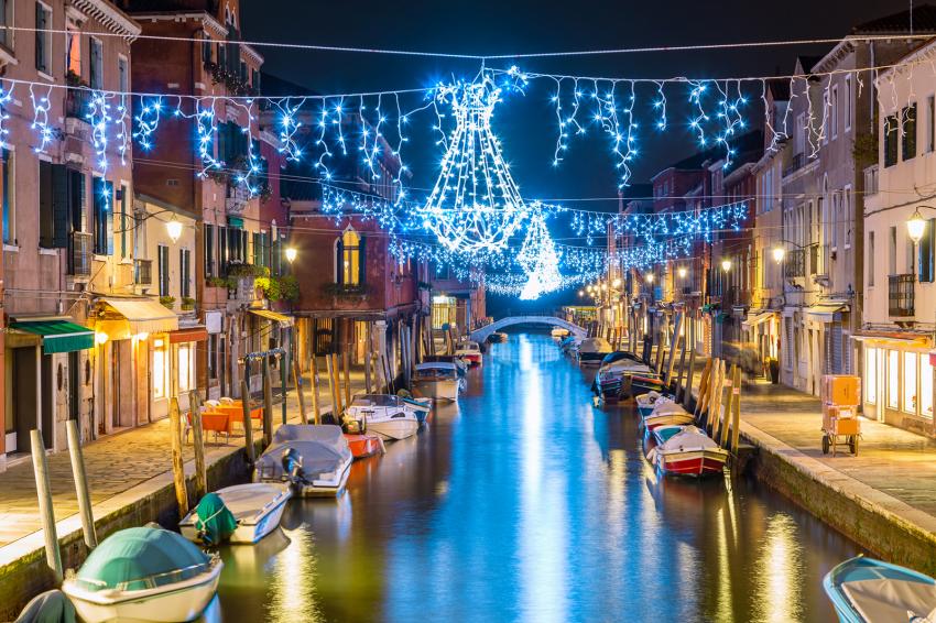 Gorgeous Italian Christmas Decorations to Inspire You | LoveToKnow
