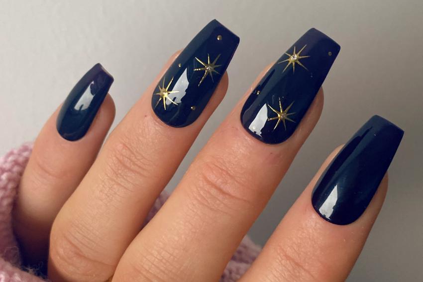 15 Chic & Cozy November Nail Ideas From Holiday to Every Day | LoveToKnow