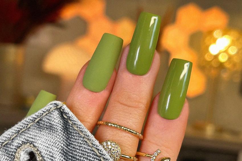 15 Chic & Cozy November Nail Ideas From Holiday to Every Day | LoveToKnow