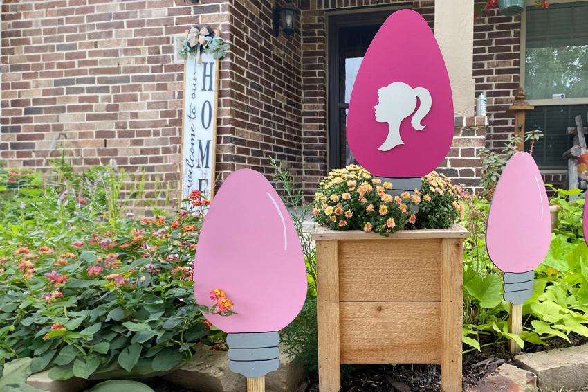 20 Elf-Approved Yard Decorating Ideas for Christmas | LoveToKnow