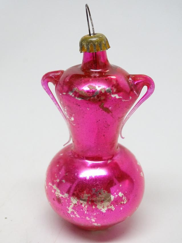 9 Dangerous Christmas Decorations That Make the Naughty List | LoveToKnow