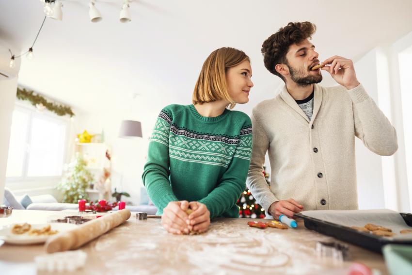 12 Romantic Christmas Date Ideas Sweeter Than Sugarplums | LoveToKnow