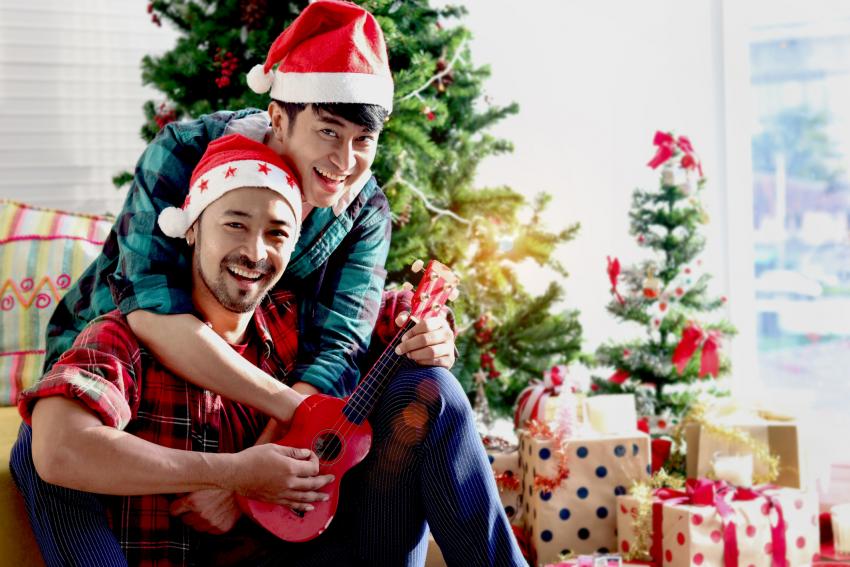 12 Romantic Christmas Date Ideas Sweeter Than Sugarplums | LoveToKnow