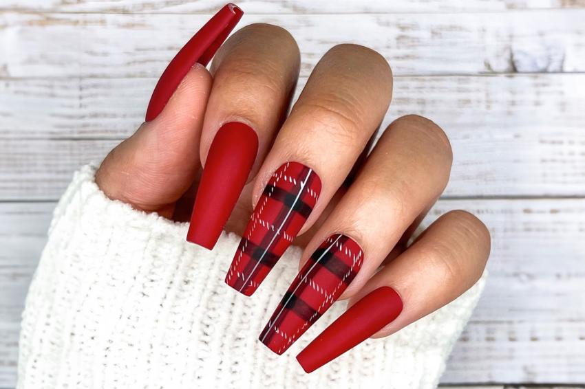 41 Clever Christmas Nail Ideas to Wrap Yourself in Style | LoveToKnow