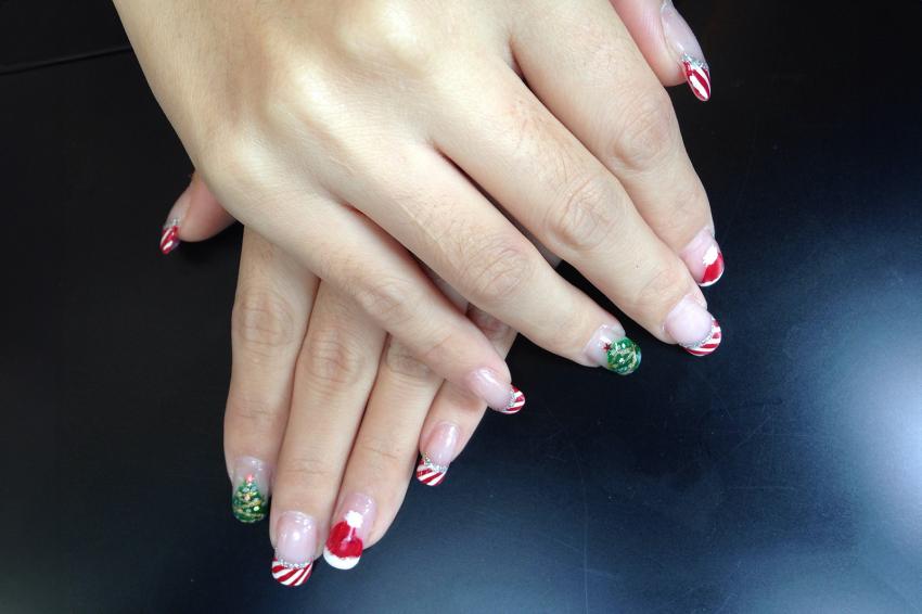 41 Clever Christmas Nail Ideas to Wrap Yourself in Style | LoveToKnow