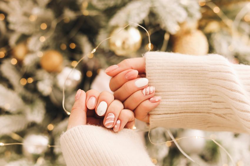 41 Clever Christmas Nail Ideas to Wrap Yourself in Style | LoveToKnow