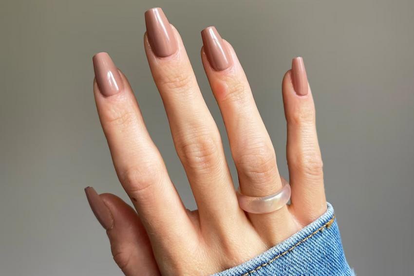 41 Clever Christmas Nail Ideas to Wrap Yourself in Style | LoveToKnow