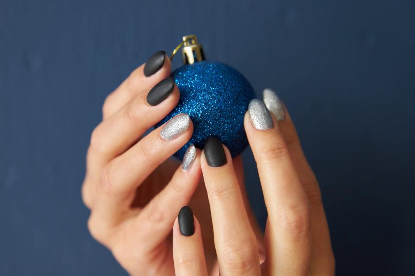 21 December Nail Ideas for a Fun & Festive Look All Month | LoveToKnow