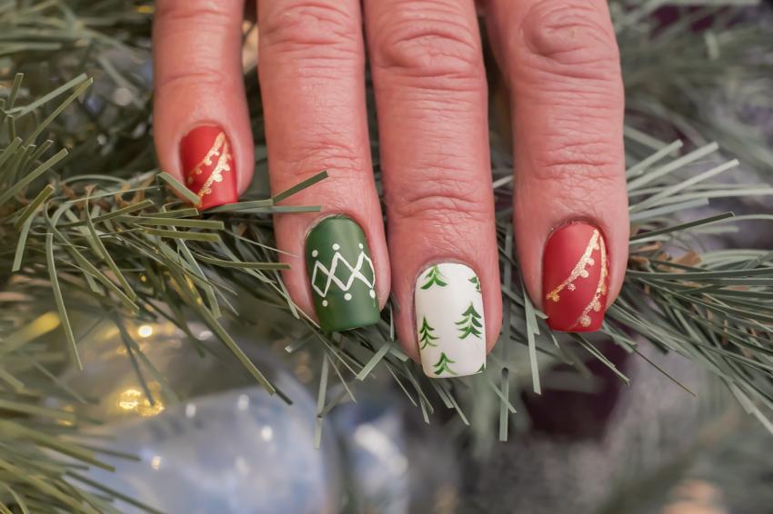 21 December Nail Ideas for a Fun & Festive Look All Month | LoveToKnow