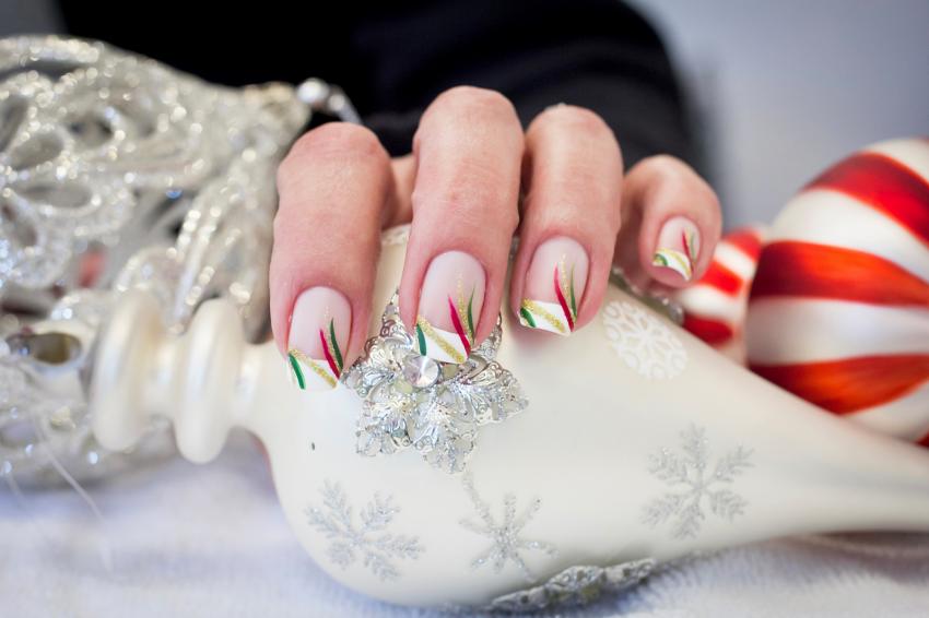 21 December Nail Ideas for a Fun & Festive Look All Month | LoveToKnow