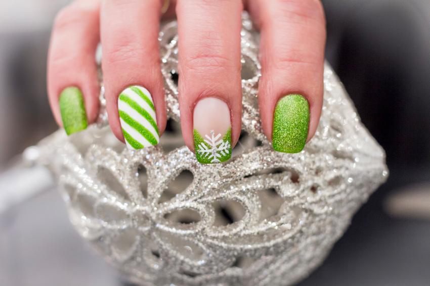 21 December Nail Ideas for a Fun & Festive Look All Month | LoveToKnow