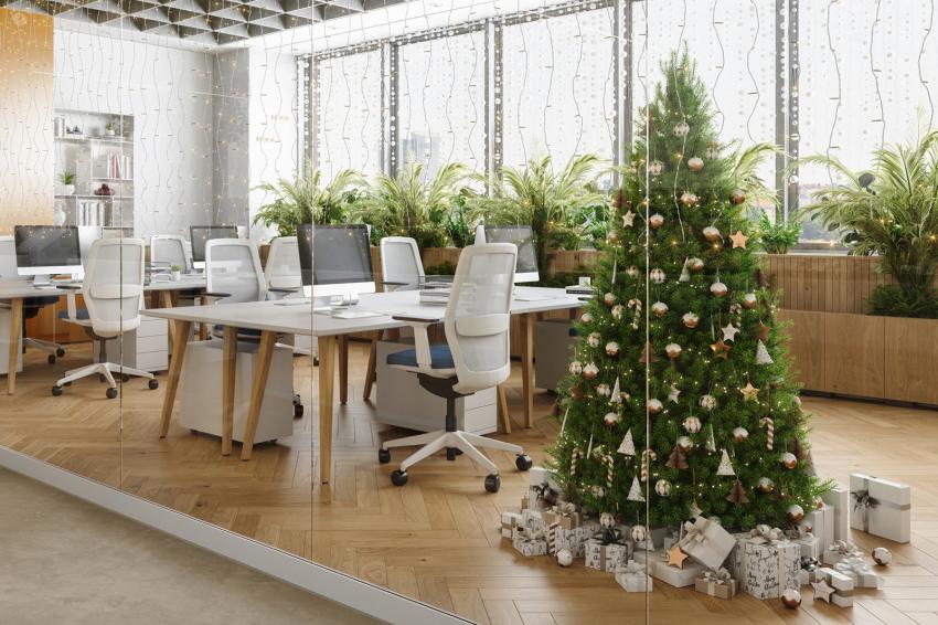 20 Ways to Make Spirits Bright With Christmas Office Decor | LoveToKnow