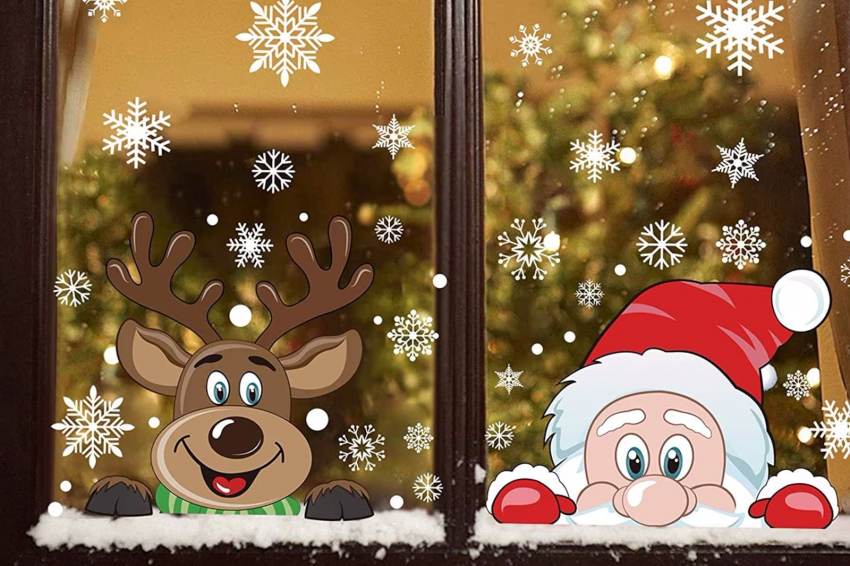 20 Ways to Make Spirits Bright With Christmas Office Decor | LoveToKnow
