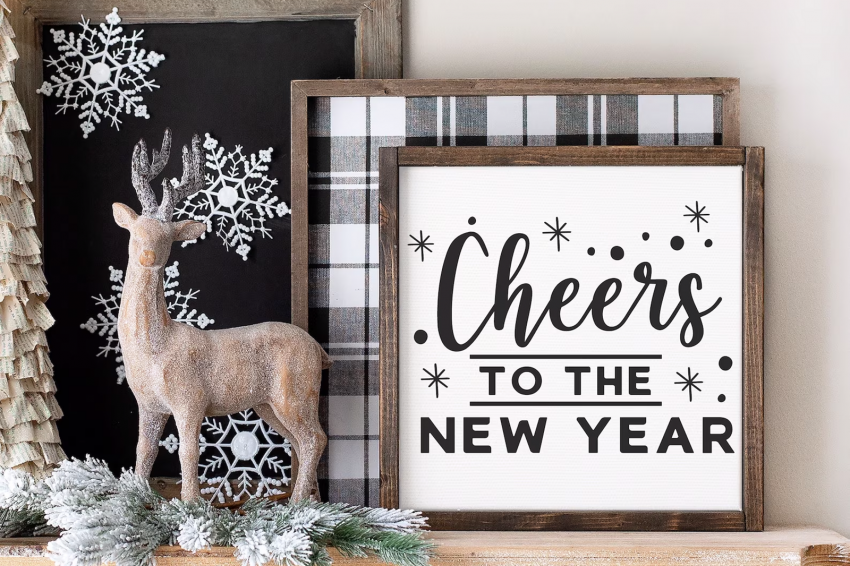 20 Ways to Make Spirits Bright With Christmas Office Decor | LoveToKnow