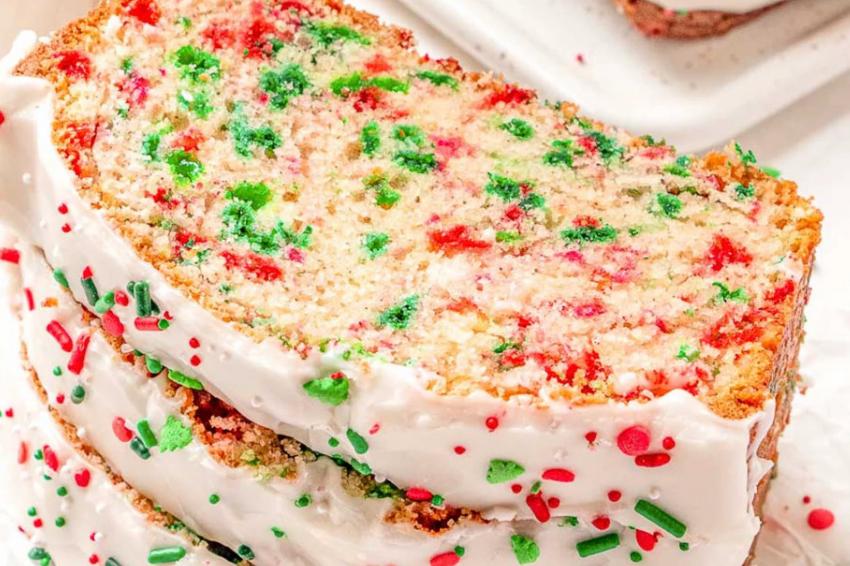 18 Christmas Birthday Cakes for a Wintery Celebration | LoveToKnow