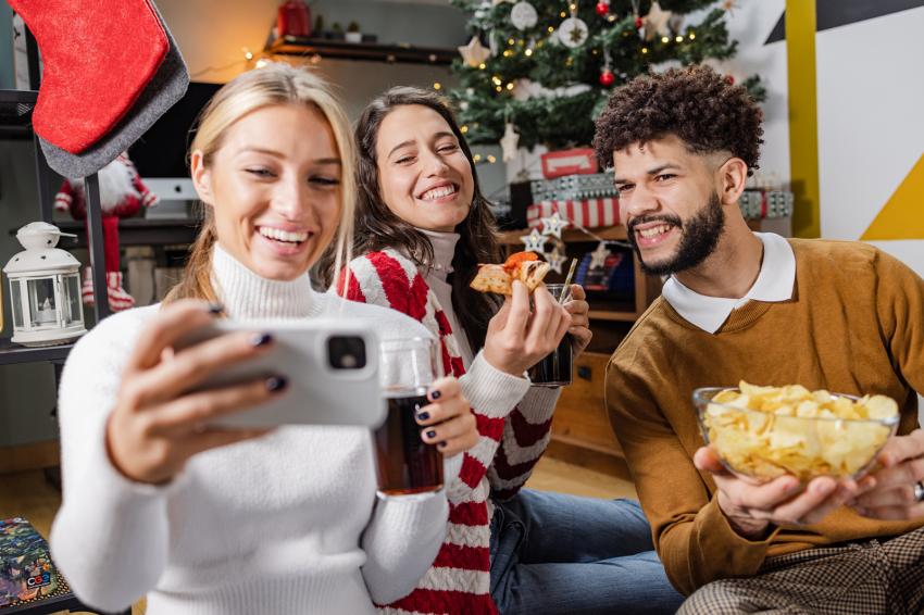 17 Christmas Eve Memes to Keep Laughing Until Santa Arrives | LoveToKnow