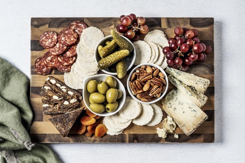 Cheese & Crackers Platter Ideas & Tips to Party Like a Pro | LoveToKnow