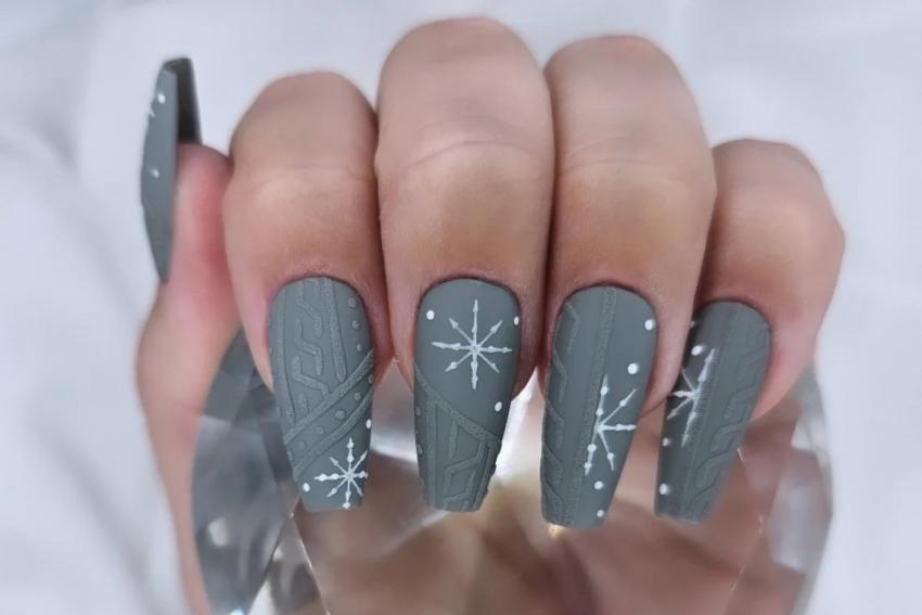 15 Frosty Winter Nail Ideas to Update Your Seasonal Style | LoveToKnow