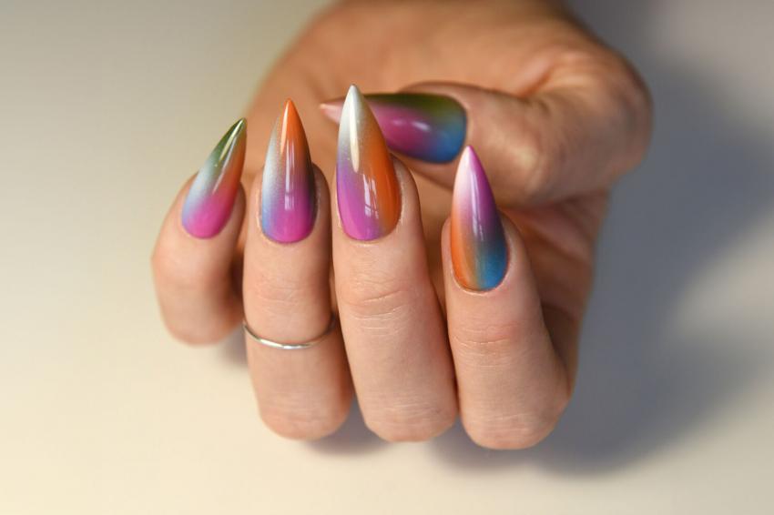 18 Colorful Nail Ideas Inspired by Pantone's Colors of the Year ...