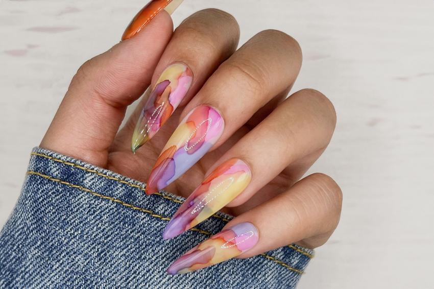 18 Colorful Nail Ideas Inspired by Pantone's Colors of the Year ...