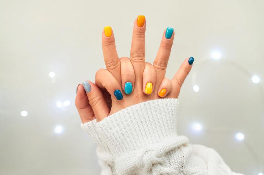 18 Colorful Nail Ideas Inspired by Pantone's Colors of the Year ...