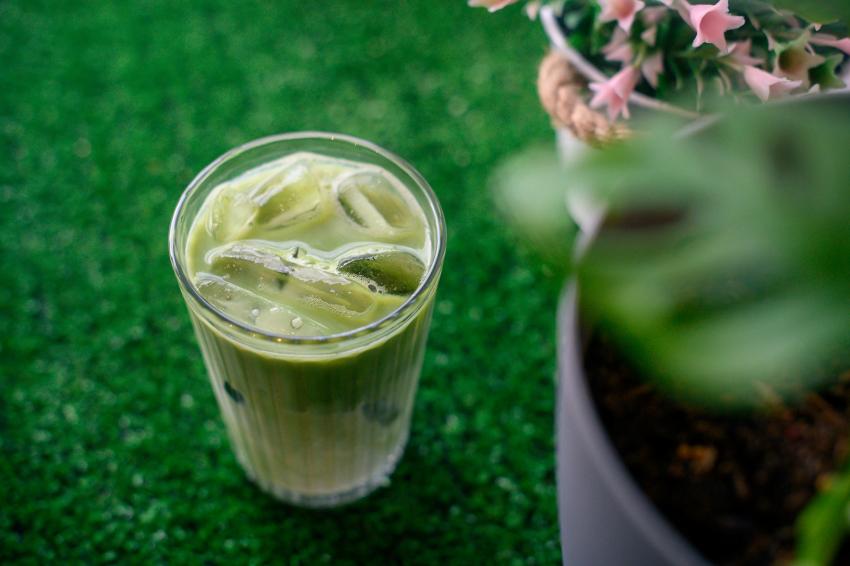 8 Matcha Cocktails That'll Make Everyone Green With Envy | LoveToKnow