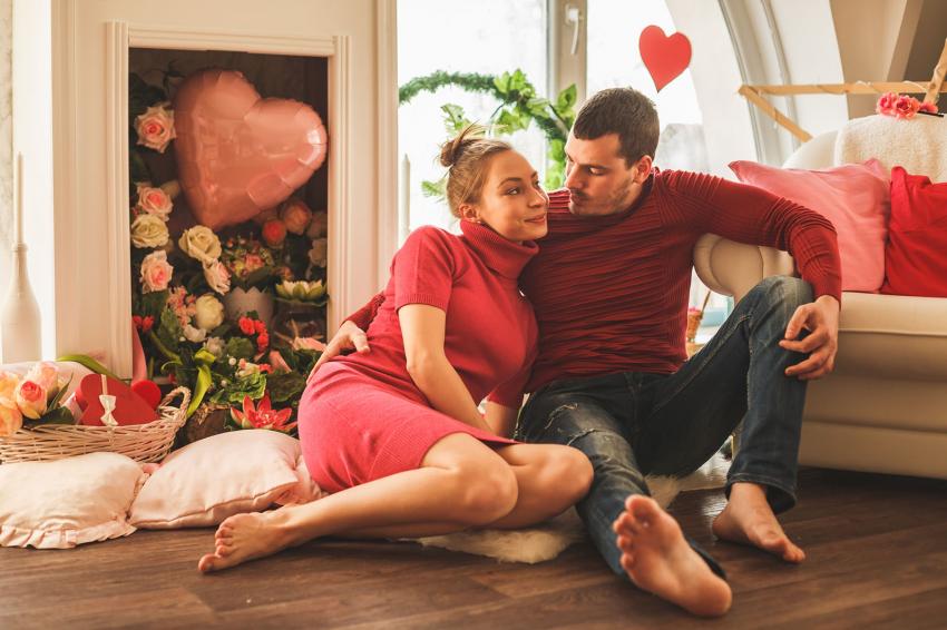 14 Valentine's Day Outfit Ideas From Casual to Romantic | LoveToKnow