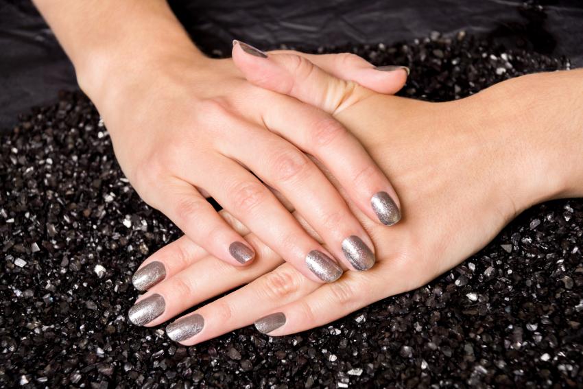 20 Far-Out 70s-Inspired Nails Anyone Can Rock | LoveToKnow