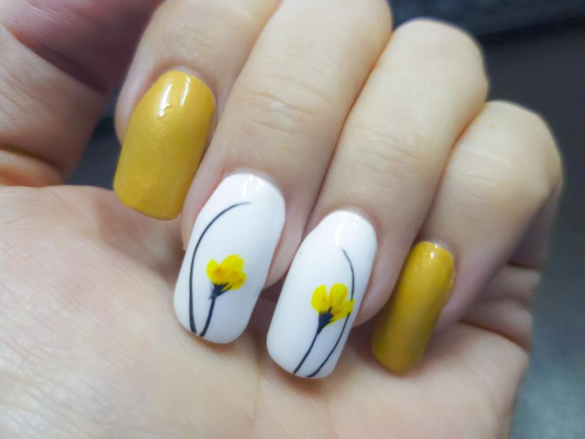 20 Far-Out 70s-Inspired Nails Anyone Can Rock | LoveToKnow