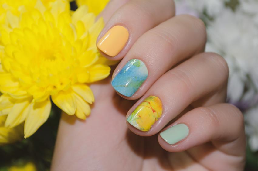 20 Far-Out 70s-Inspired Nails Anyone Can Rock | LoveToKnow