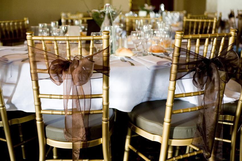 8 Easy & Affordable Tips for Decorating Your Wedding With Tulle ...