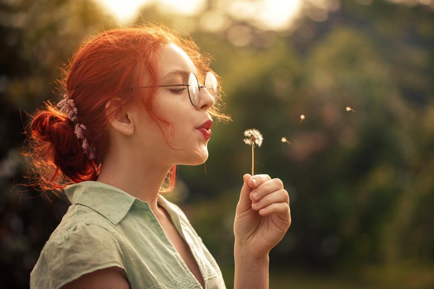 Wishing on Dandelions & Other Flower Fluff Traditions | LoveToKnow