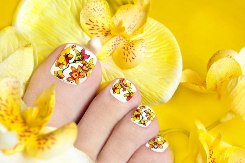9 Spring Pedicure Ideas for Dazzling Twinkle Toes | LoveToKnow