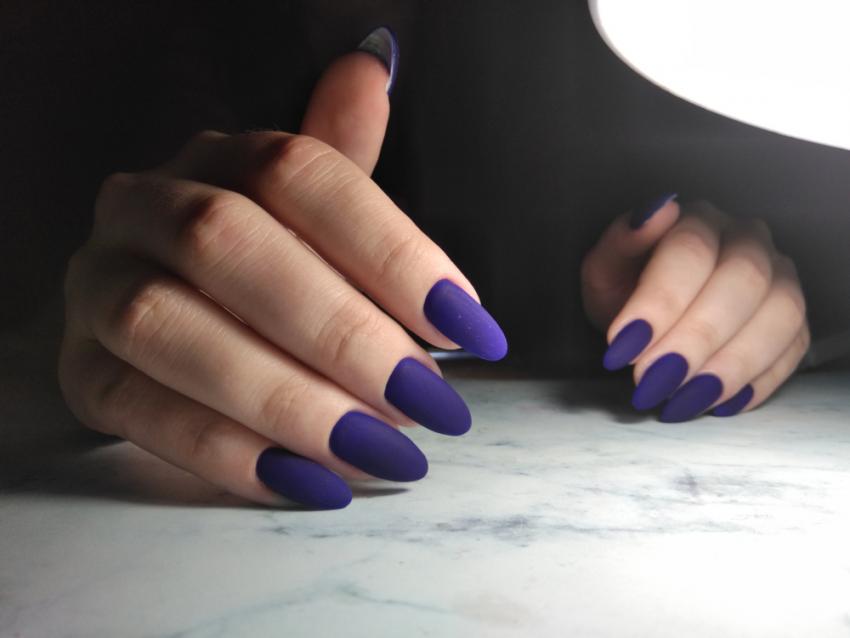9 Graduation Nail Ideas With Cap & Gown Glam | LoveToKnow