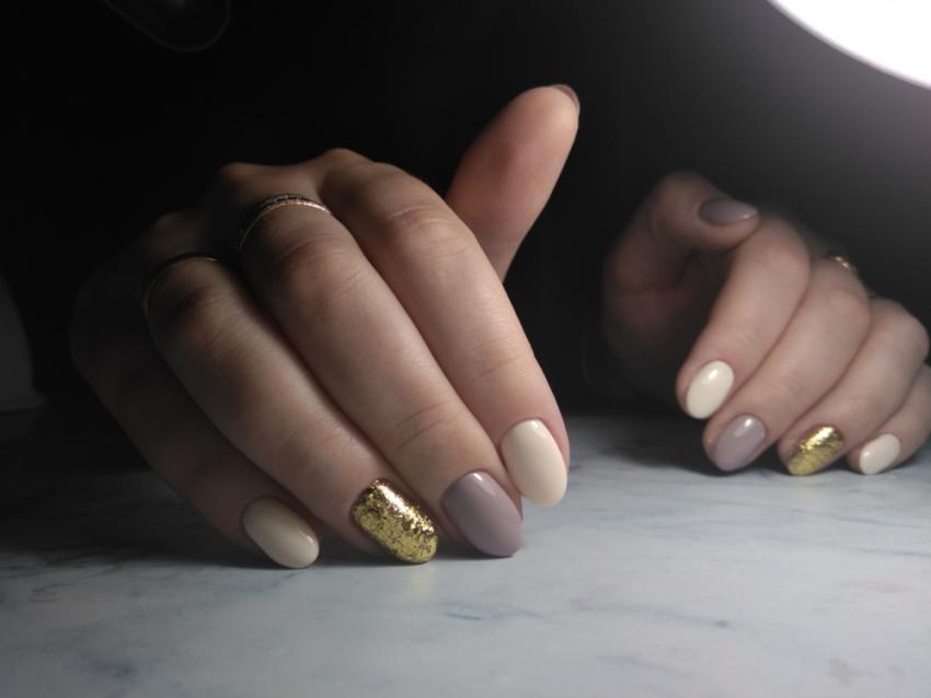 9 Graduation Nail Ideas With Cap & Gown Glam | LoveToKnow