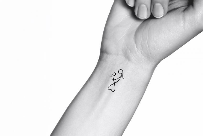 9 Meaningful Motherhood Symbols to Represent Protection & Connection ...