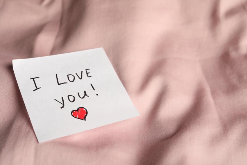 11 Ways to Leave a Romantic Love Note (+ Cute Ways to Say ILY) | LoveToKnow